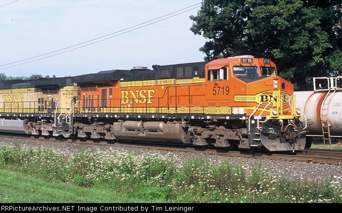 BNSF 5719